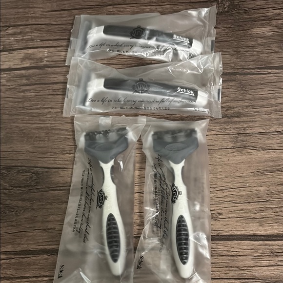 chic | Grooming | Schick Black And White Mens Razorset Of 4 | Poshmark